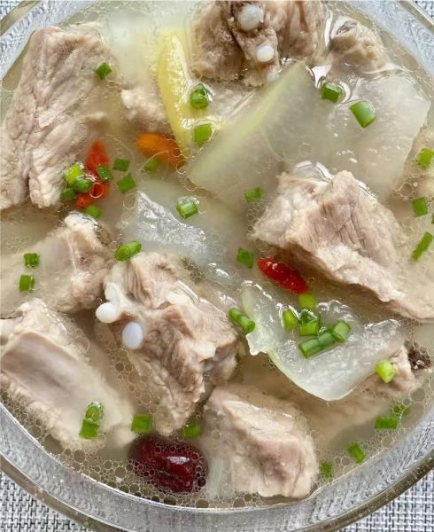 夏季清炖排骨怎么做_清炖排骨要不要焯水-第1张图片-山城妙识