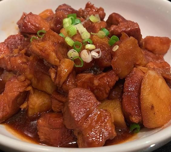 红烧肉炖土豆怎么做才好吃_正宗做法详细步骤-第1张图片-山城妙识