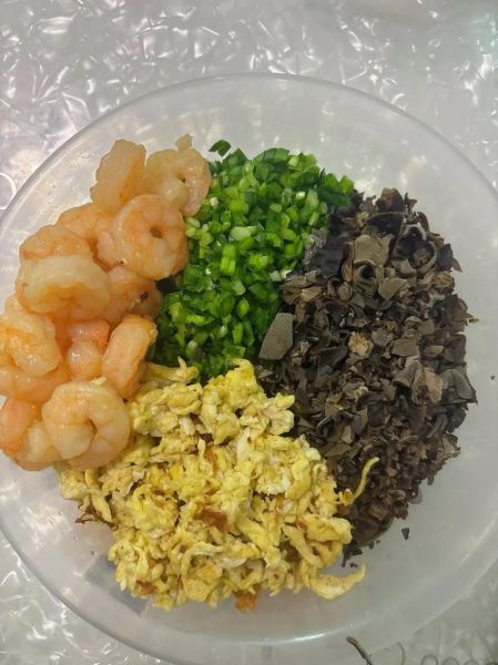 芹菜虾仁水饺怎么调馅_芹菜虾仁水饺馅怎么调好吃-第2张图片-山城妙识