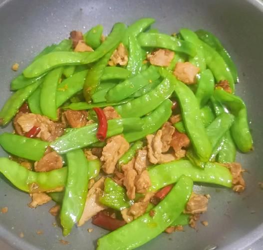 荷兰豆炒肉片怎么炒才嫩_荷兰豆炒肉片需要焯水吗-第1张图片-山城妙识