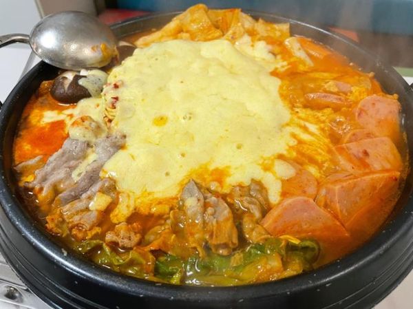 韩国正宗部队火锅怎么做_部队火锅的正宗做法-第3张图片-山城妙识 韩国正宗部队火锅怎么做_部队火锅的正宗做法-第3张图片-山城妙识