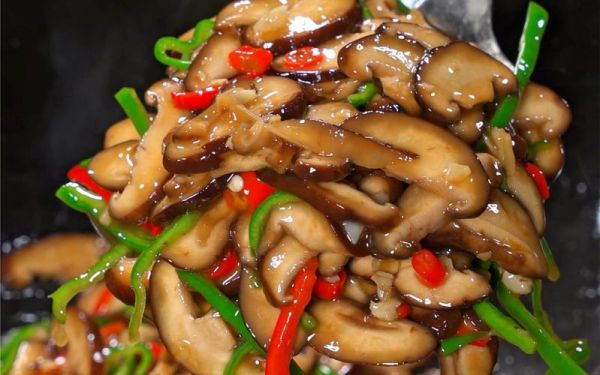 香菇配什么菜炒着好吃_香菇炒什么最香-第2张图片-山城妙识