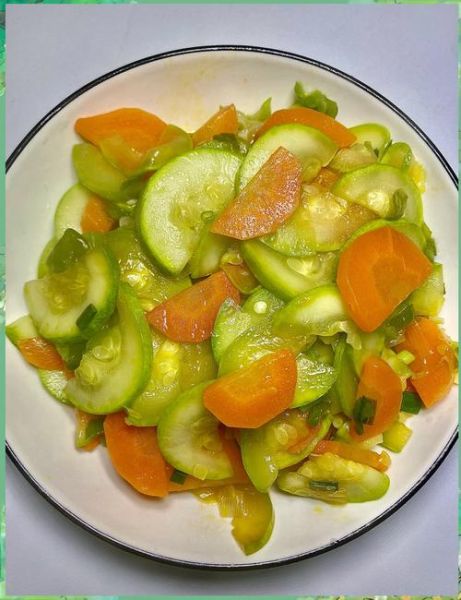 西葫芦怎么炒才没有毒_西葫芦炒前要不要焯水-第1张图片-山城妙识 西葫芦怎么炒才没有毒_西葫芦炒前要不要焯水-第1张图片-山城妙识