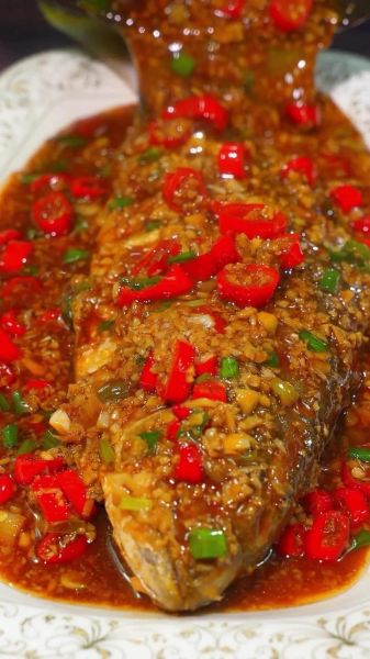 红烧鱼怎么做法_红烧鱼的家常做法步骤-第1张图片-山城妙识