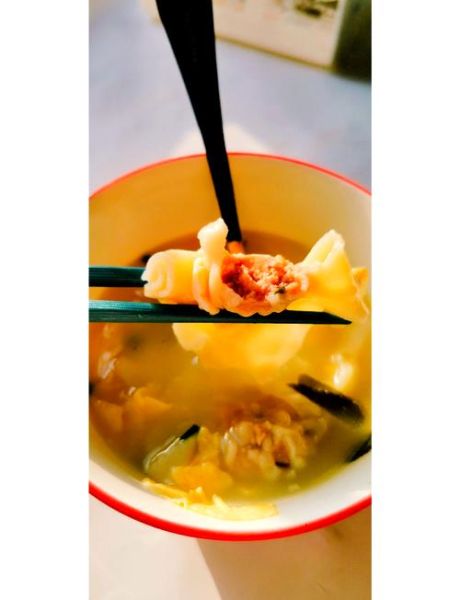 馄饨皮怎么做才能薄透明_为什么馄饨皮一擀就破-第1张图片-山城妙识 馄饨皮怎么做才能薄透明_为什么馄饨皮一擀就破-第1张图片-山城妙识