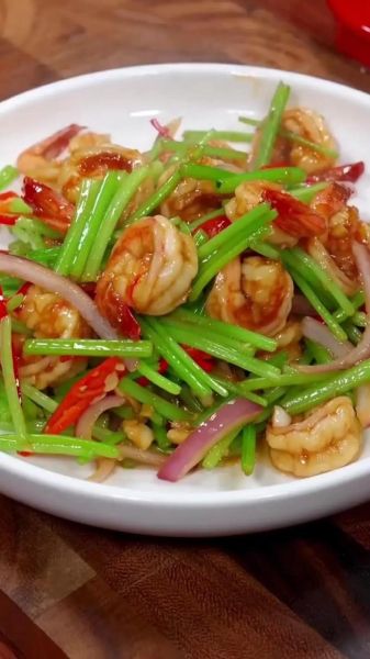虾仁炒芹菜怎么做_虾仁炒芹菜热量高吗-第2张图片-山城妙识 虾仁炒芹菜怎么做_虾仁炒芹菜热量高吗-第2张图片-山城妙识