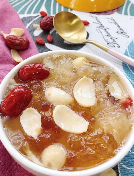 银耳莲子汤的热量是多少_减肥能喝吗-第2张图片-山城妙识