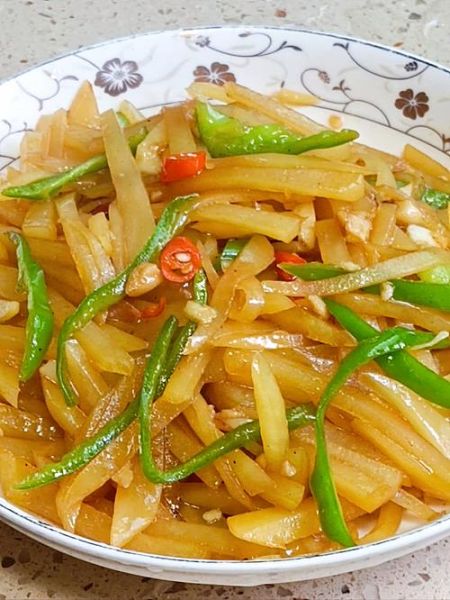 酸辣土豆丝怎么炒才脆_酸辣土豆丝要不要焯水-第1张图片-山城妙识 酸辣土豆丝怎么炒才脆_酸辣土豆丝要不要焯水-第1张图片-山城妙识