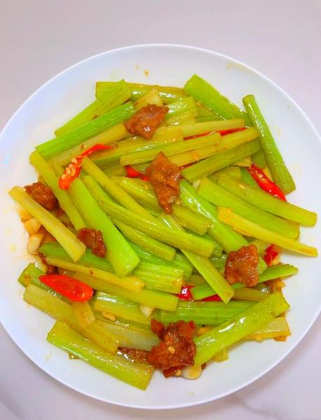 西芹炒肉怎么炒好吃_家常做法步骤-第1张图片-山城妙识 西芹炒肉怎么炒好吃_家常做法步骤-第1张图片-山城妙识