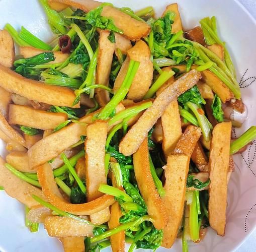 芹菜炒香干怎么炒才脆_芹菜炒香干用焯水吗-第3张图片-山城妙识