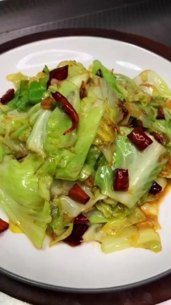 辣炒卷心菜怎么做_辣炒卷心菜用不用焯水-第3张图片-山城妙识 辣炒卷心菜怎么做_辣炒卷心菜用不用焯水-第3张图片-山城妙识