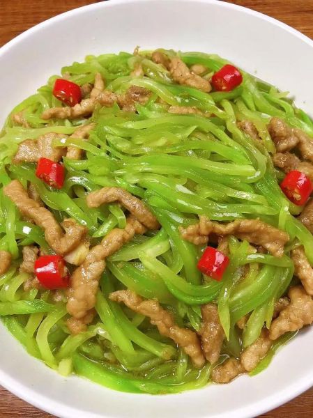 莴笋怎么炒才脆嫩清爽_莴笋炒前要不要焯水-第2张图片-山城妙识