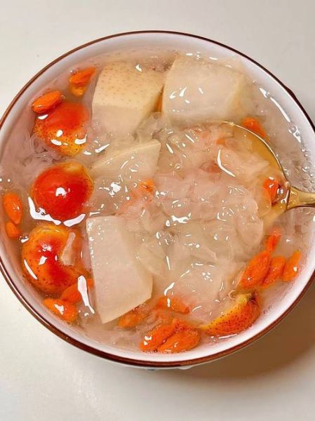 银耳羹热量是多少_减肥能吃吗-第2张图片-山城妙识 银耳羹热量是多少_减肥能吃吗-第2张图片-山城妙识