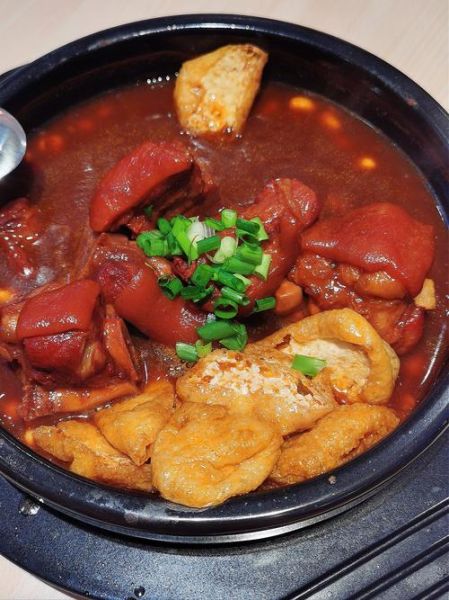 砂锅炖猪蹄怎么做_砂锅炖猪蹄需要焯水吗-第1张图片-山城妙识 砂锅炖猪蹄怎么做_砂锅炖猪蹄需要焯水吗-第1张图片-山城妙识