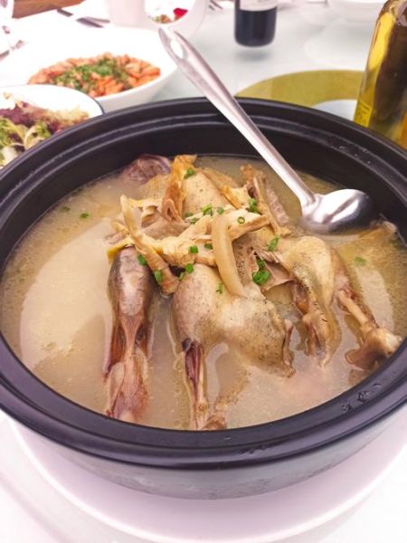 笋干老鸭煲怎么做_笋干老鸭煲要焯水吗-第1张图片-山城妙识 笋干老鸭煲怎么做_笋干老鸭煲要焯水吗-第1张图片-山城妙识