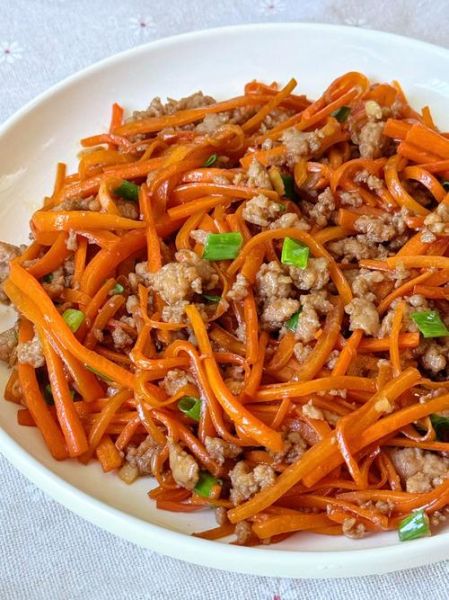 炒胡萝卜丝的功效与作用_胡萝卜丝怎么炒才营养-第1张图片-山城妙识 炒胡萝卜丝的功效与作用_胡萝卜丝怎么炒才营养-第1张图片-山城妙识