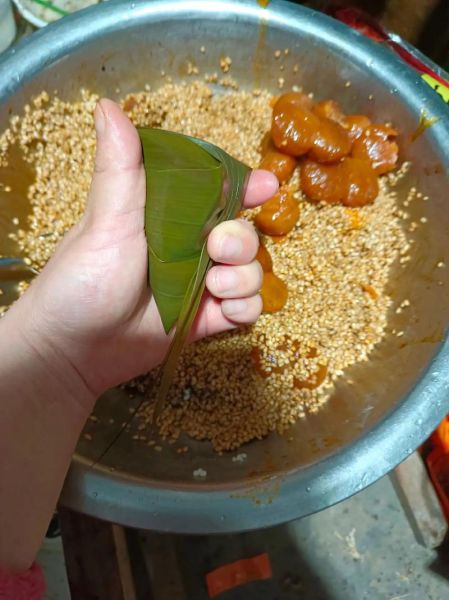 鸭蛋黄粽子怎么做_鸭蛋黄粽子做法大全-第2张图片-山城妙识