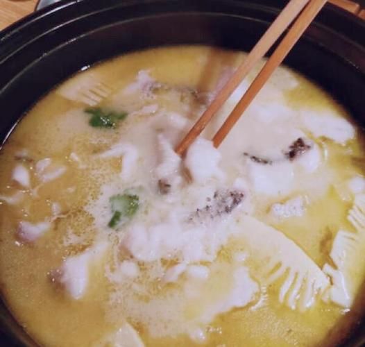 酸菜鱼粉汤底怎么做_正宗配方比例是多少-第1张图片-山城妙识