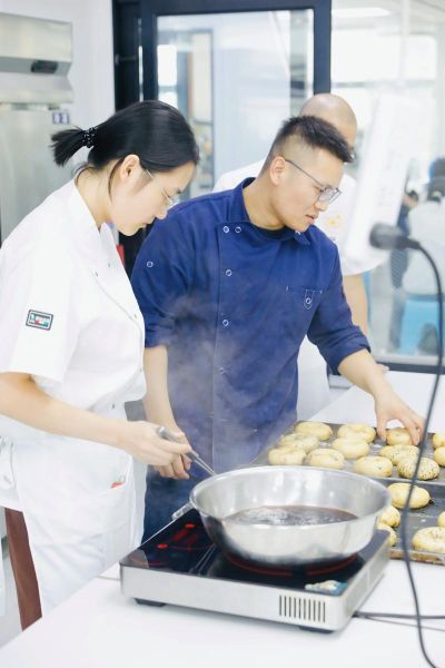 烘焙师是做什么的_烘焙师需要掌握哪些技能-第1张图片-山城妙识