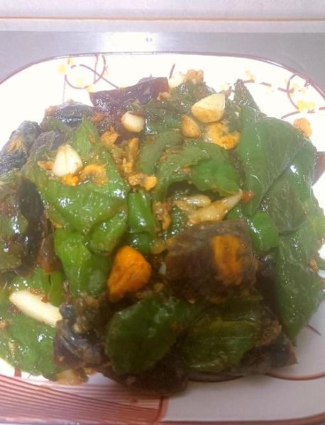 青椒炒皮蛋怎么做_青椒炒皮蛋家常做法-第2张图片-山城妙识