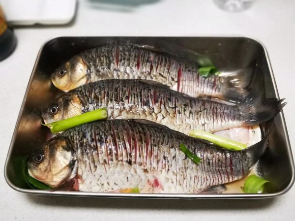 藿香鲫鱼怎么做_藿香鲫鱼正宗做法-第3张图片-山城妙识 藿香鲫鱼怎么做_藿香鲫鱼正宗做法-第3张图片-山城妙识