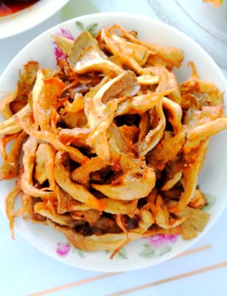 干炸蘑菇怎么做_干炸蘑菇酥脆不吸油技巧-第3张图片-山城妙识 干炸蘑菇怎么做_干炸蘑菇酥脆不吸油技巧-第3张图片-山城妙识