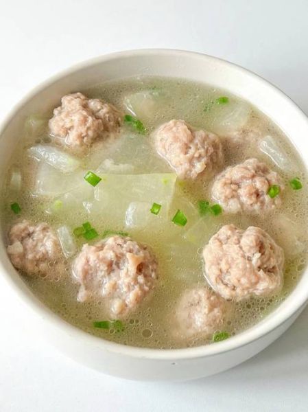 冬瓜汆丸子汤怎么做_冬瓜丸子汤的家常做法-第1张图片-山城妙识