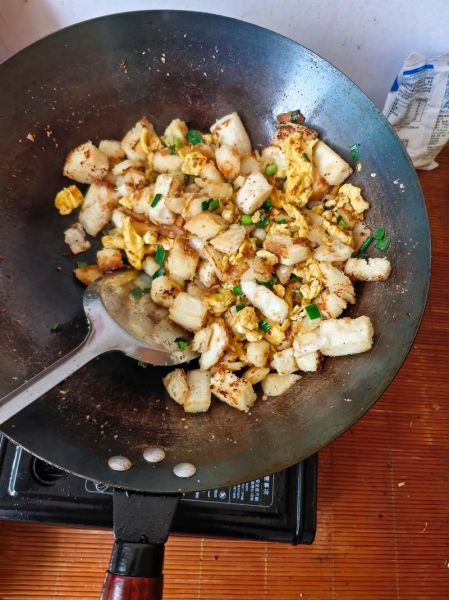 鸡蛋炒馒头怎么做好吃_鸡蛋炒馒头家常做法-第3张图片-山城妙识