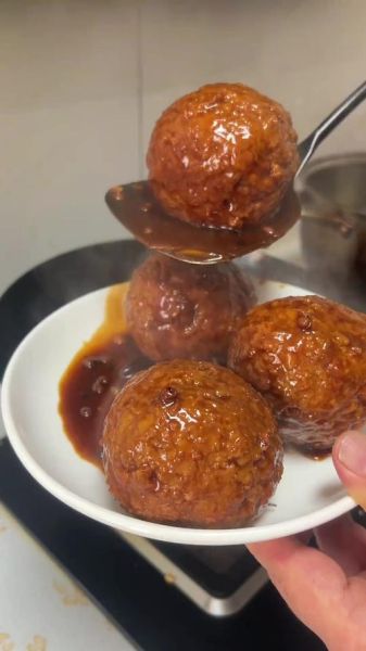 红烧狮子头怎么做才松软不散_正宗做法窍门-第1张图片-山城妙识 红烧狮子头怎么做才松软不散_正宗做法窍门-第1张图片-山城妙识