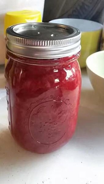 草莓酱冷却多久才能装瓶_草莓酱装瓶前必须冷却吗-第1张图片-山城妙识 草莓酱冷却多久才能装瓶_草莓酱装瓶前必须冷却吗-第1张图片-山城妙识