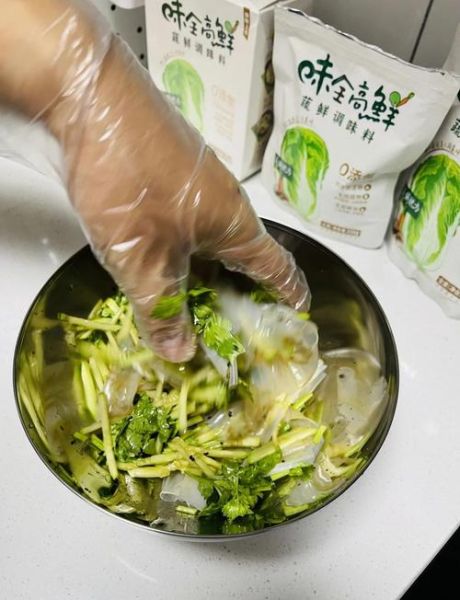 黄瓜粉皮凉菜怎么做_粉皮需要焯水吗-第2张图片-山城妙识 黄瓜粉皮凉菜怎么做_粉皮需要焯水吗-第2张图片-山城妙识