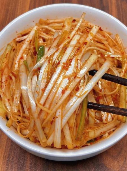 葱怎么腌制好吃_腌葱用什么配料-第1张图片-山城妙识