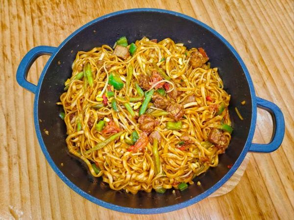 铁锅焖面是哪里的特色_铁锅焖面起源地-第1张图片-山城妙识 铁锅焖面是哪里的特色_铁锅焖面起源地-第1张图片-山城妙识