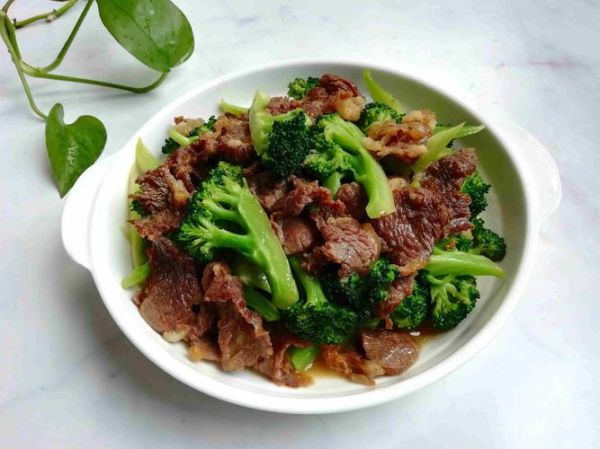 西兰花炒牛肉怎么做_牛肉炒多久才嫩-第3张图片-山城妙识 西兰花炒牛肉怎么做_牛肉炒多久才嫩-第3张图片-山城妙识