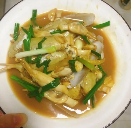 葱姜炒蛏子怎么做_葱姜炒蛏子需要焯水吗-第1张图片-山城妙识