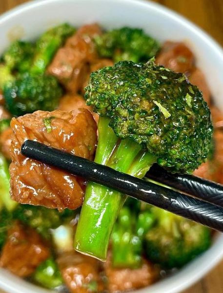 西兰花炒牛肉怎么做_牛肉炒多久才嫩-第1张图片-山城妙识 西兰花炒牛肉怎么做_牛肉炒多久才嫩-第1张图片-山城妙识