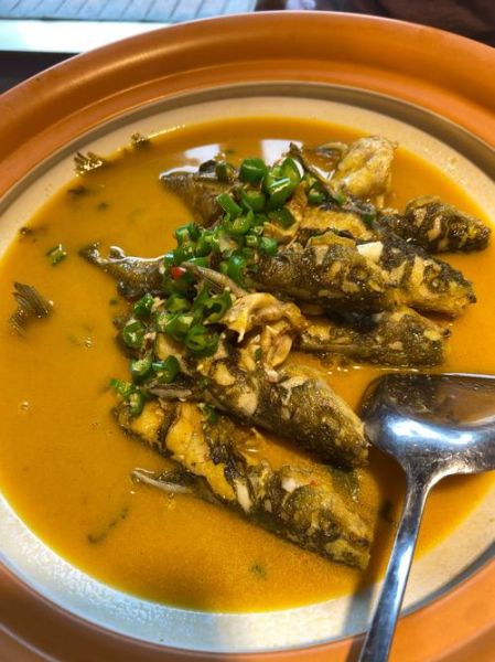 黄焖鱼怎么做才正宗_正宗黄焖鱼做法-第1张图片-山城妙识 黄焖鱼怎么做才正宗_正宗黄焖鱼做法-第1张图片-山城妙识