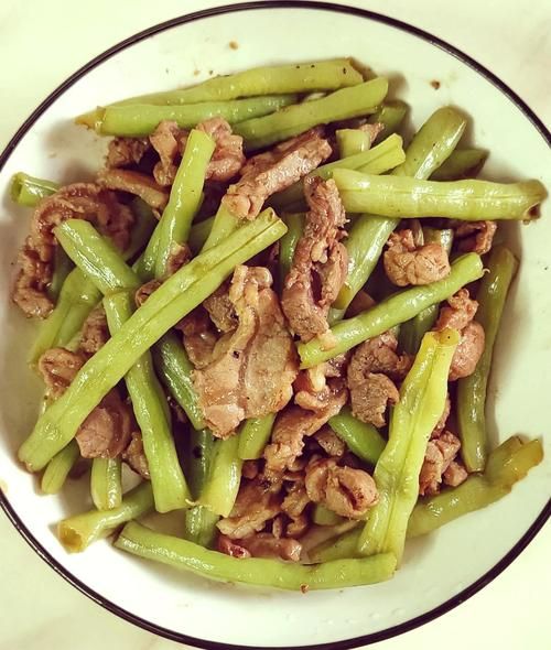 豆角炒肉怎么炒好吃_豆角炒肉焯水还是直接炒-第1张图片-山城妙识