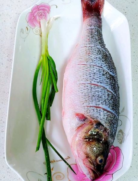 红烧鲈鱼怎么做最正宗_家常红烧鲈鱼做法步骤-第2张图片-山城妙识 红烧鲈鱼怎么做最正宗_家常红烧鲈鱼做法步骤-第2张图片-山城妙识