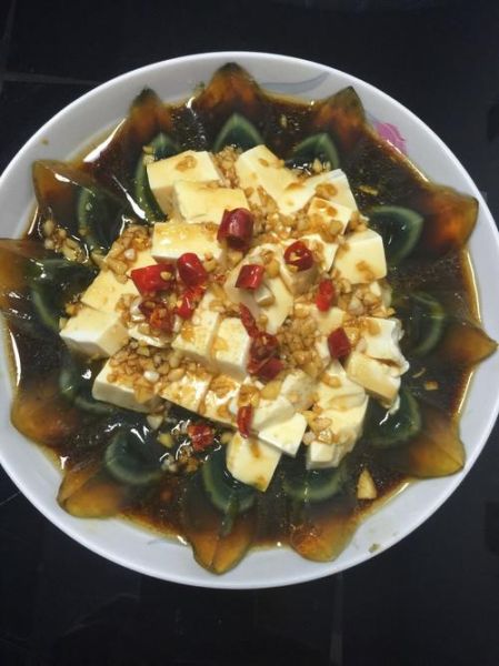 松花蛋拌豆腐都放什么调料_松花蛋拌豆腐怎么做才好吃-第1张图片-山城妙识 松花蛋拌豆腐都放什么调料_松花蛋拌豆腐怎么做才好吃-第1张图片-山城妙识