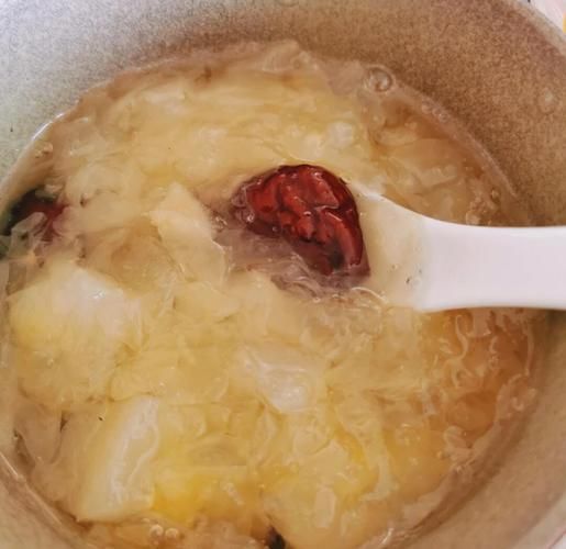 银耳汤怎么做才粘稠_银耳汤出胶技巧-第1张图片-山城妙识 银耳汤怎么做才粘稠_银耳汤出胶技巧-第1张图片-山城妙识