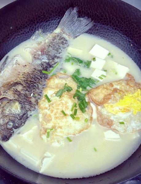 鲫鱼汤怎么炖才白_鲫鱼汤的家常做法-第1张图片-山城妙识 鲫鱼汤怎么炖才白_鲫鱼汤的家常做法-第1张图片-山城妙识