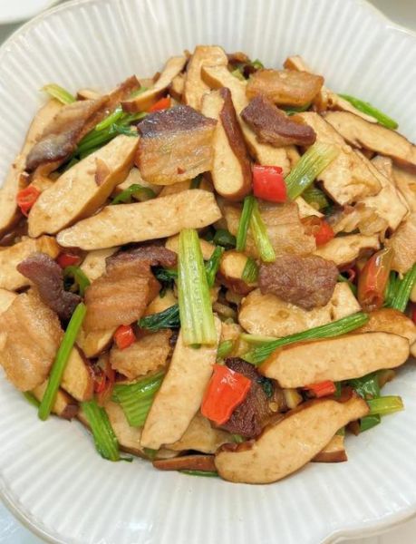 香干芹菜回锅肉怎么做_香干芹菜回锅肉热量高吗-第3张图片-山城妙识 香干芹菜回锅肉怎么做_香干芹菜回锅肉热量高吗-第3张图片-山城妙识