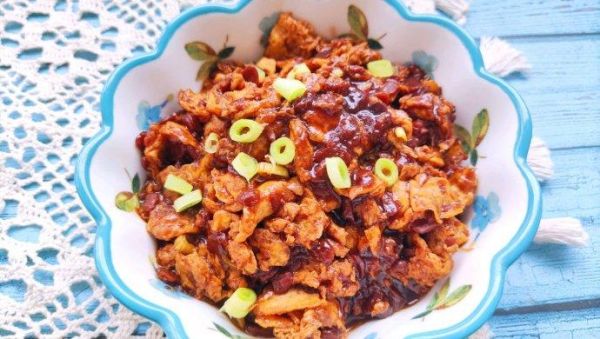 鸡蛋酱用豆瓣酱还是黄豆酱_口感差异与做法对比-第3张图片-山城妙识 鸡蛋酱用豆瓣酱还是黄豆酱_口感差异与做法对比-第3张图片-山城妙识