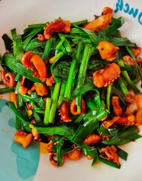 鱿鱼炒韭菜怎么做_鱿鱼炒韭菜的做法大全-第1张图片-山城妙识