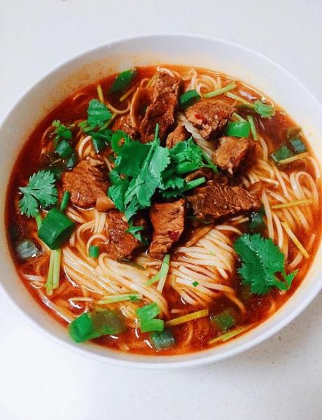 红烧牛肉面怎么做_红烧牛肉面要炖多久-第1张图片-山城妙识 红烧牛肉面怎么做_红烧牛肉面要炖多久-第1张图片-山城妙识