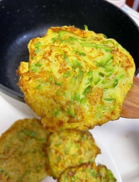 西葫芦煎饼怎么做好吃_西葫芦煎饼的家常做法-第1张图片-山城妙识