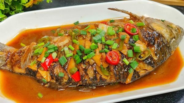 家常烧鲫鱼怎么做_烧鲫鱼不破皮技巧-第1张图片-山城妙识