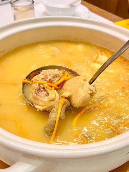 猪肚鸡煲汤用什么药材_如何搭配更养生-第3张图片-山城妙识