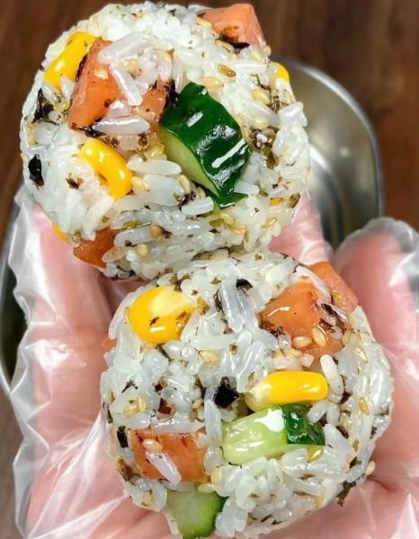 饭团最简单的做法_家庭版饭团怎么做-第3张图片-山城妙识 饭团最简单的做法_家庭版饭团怎么做-第3张图片-山城妙识